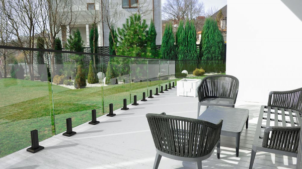 Peak MountainView Glass Railing - Peak Products (Canada)