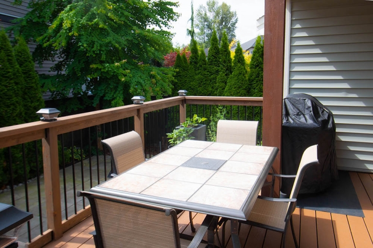 Veranda Deck Stair Railing Kit - Round Balusters - Peak Products (Canada)