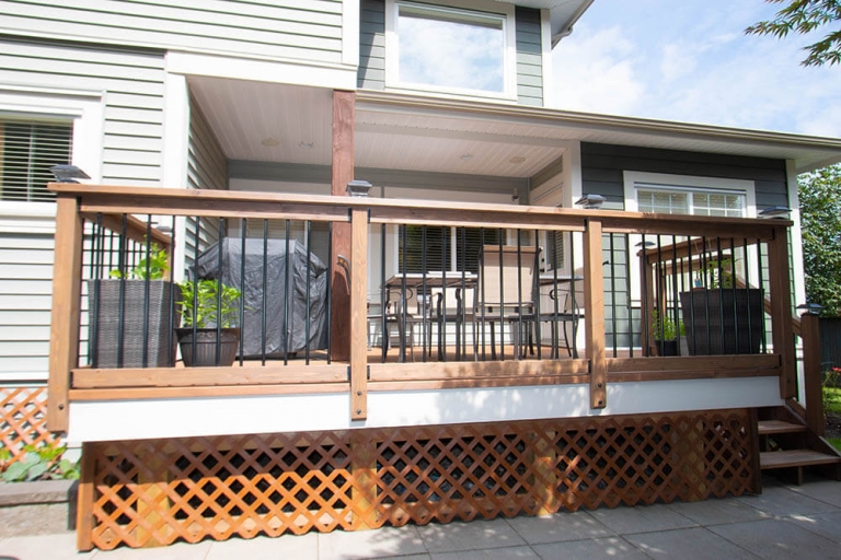 Veranda Deck Stair Railing Kit - Round Balusters - Peak Products (Canada)